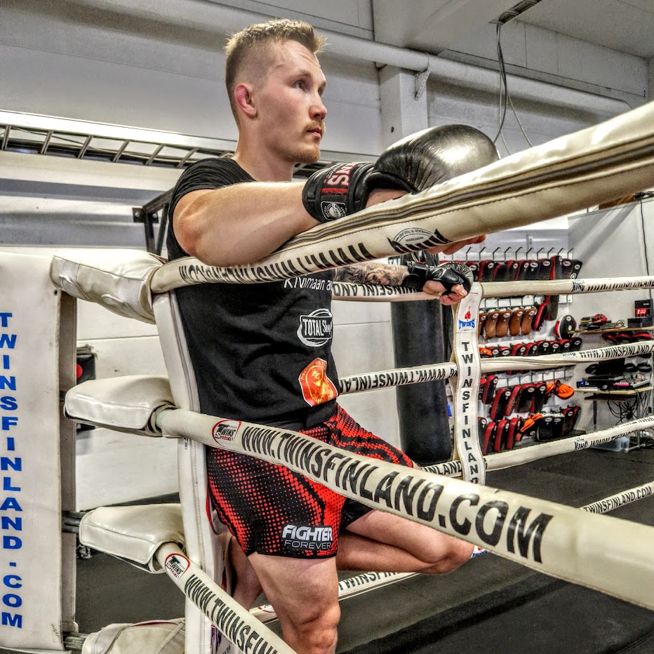 Fighter Forever Snug MMA Shortsit , Punamusta - Total Shop | Suomen ...